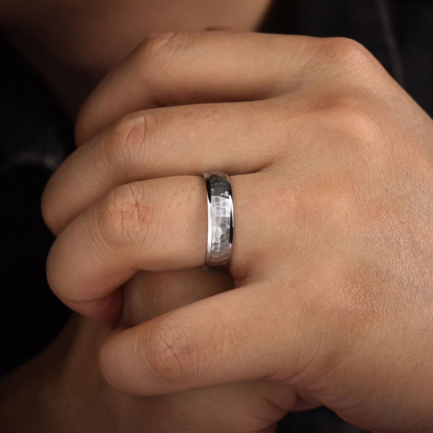 Hammered platinum mens wedding band store